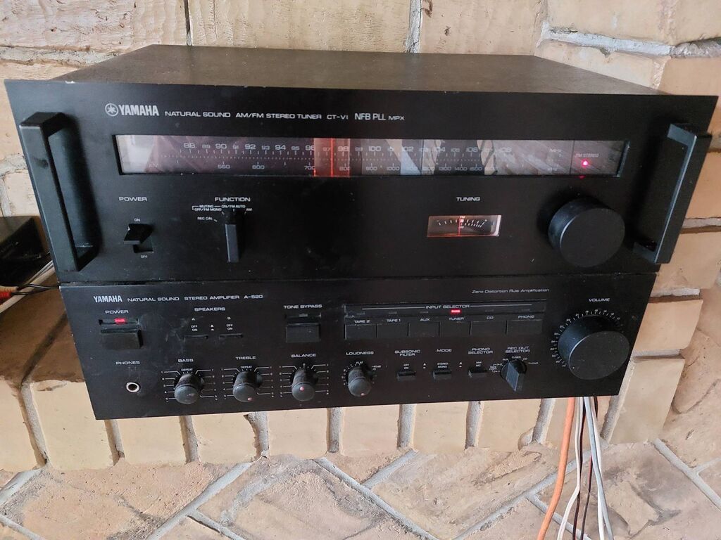 Tuner Yamaha CT-V1 star oko 45 godina, potpuno ispravan lepo hvata