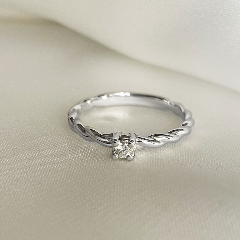 Moderan verenički prsten sa brilijantom 0.07 ct Si-Gh