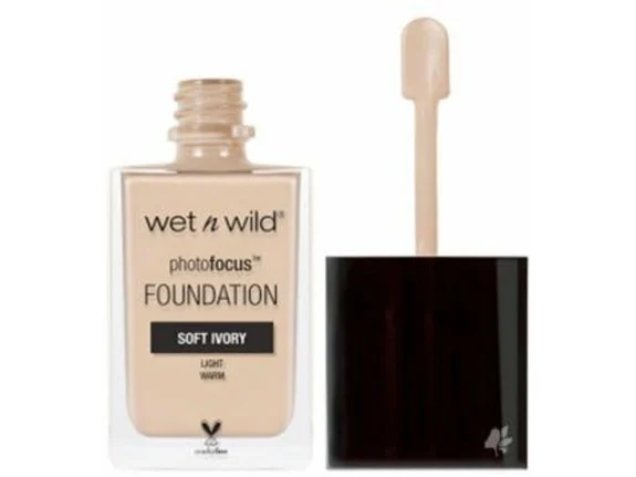 Wet n Wild Tečni puder Photo Focus Soft Ivory