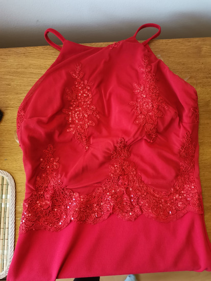 Nova crvena haljina