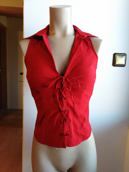 Zara bluza crvena na pertlanje