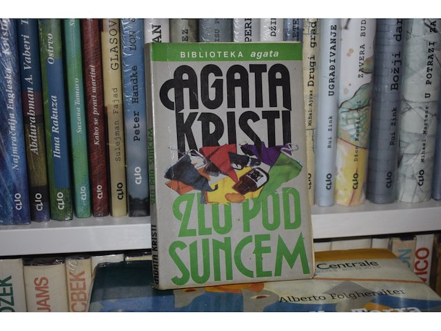 ✦ Zlo pod suncem - Agata Kristi ✦