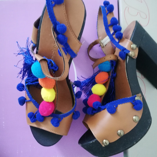 Pom poms sandale 38