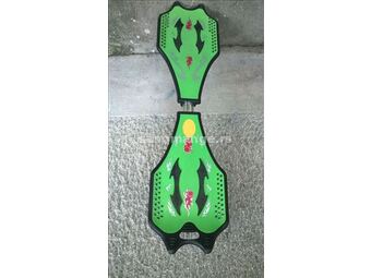 Skateboard duž.82 cm, šir.21 cm, novi točkovi