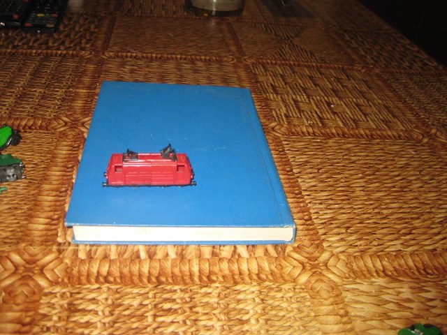 Figura - Trolejbus (crveni)