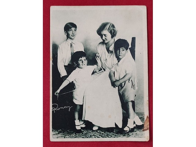 Kraljica Marija Karađorđević sa sinovima
