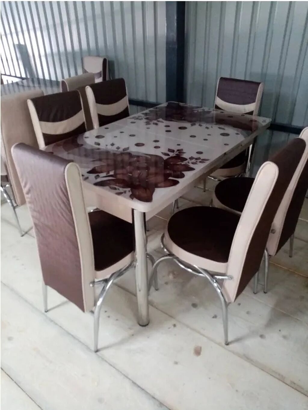 Novi trpezariski kompleti stola i 6 stolica 210e dimenzije stola 130 +