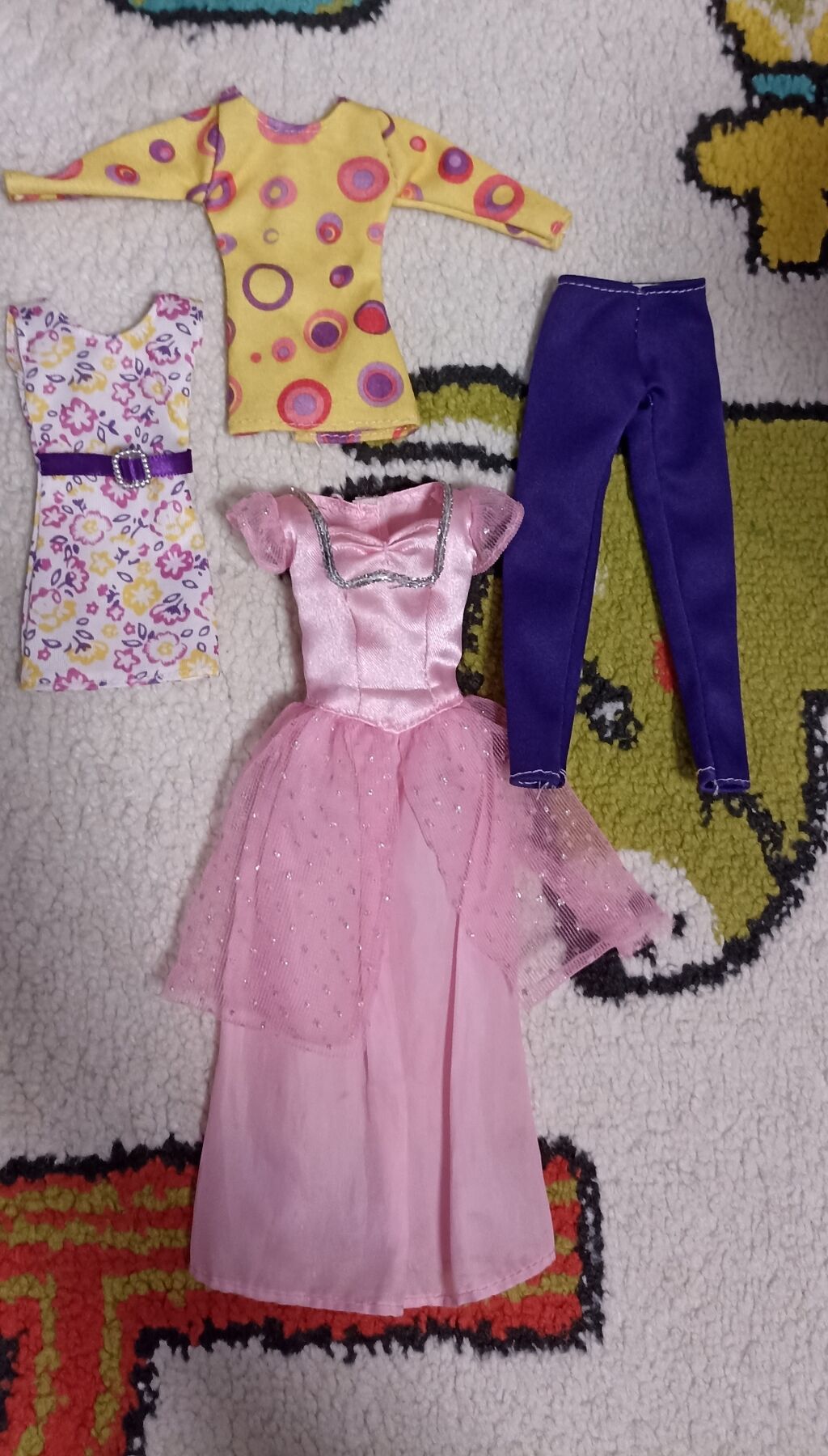 Barbie original garderoba za lutke barbike,4 komada