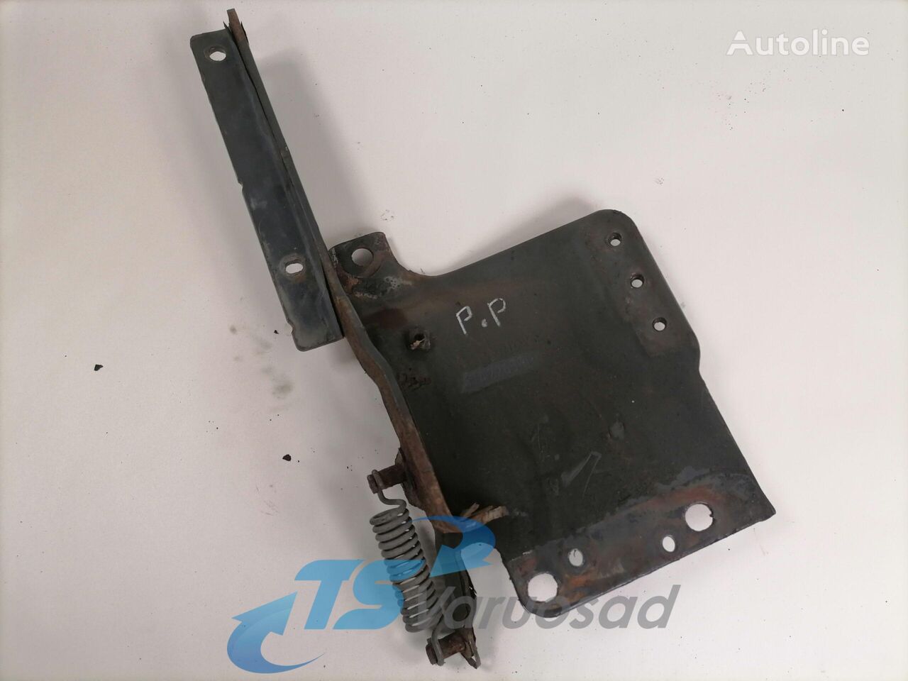 Lower grille carrier hinge Scania lower grille carrier hinge 1742265 za Scania P230 tegljača