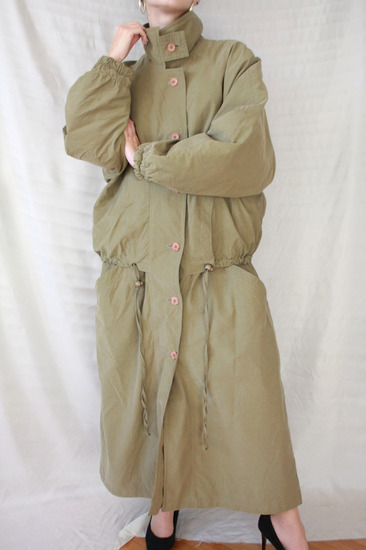 Maslinasti trench mantil