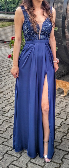 Elegantna kraljevsko plava haljina