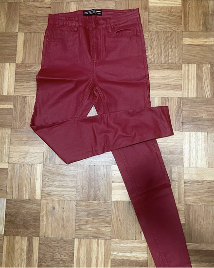 Stradivarius pantalone SNIZENO