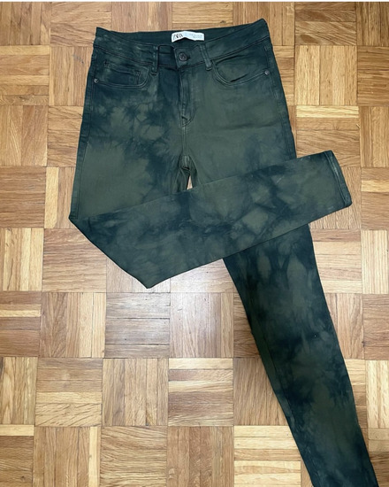 Zara pantalone SNIZENO