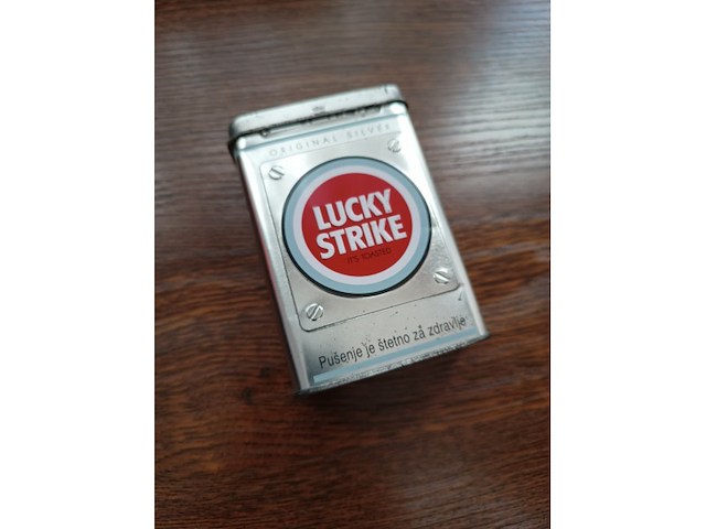 Metalna tabakera Lucky Strike