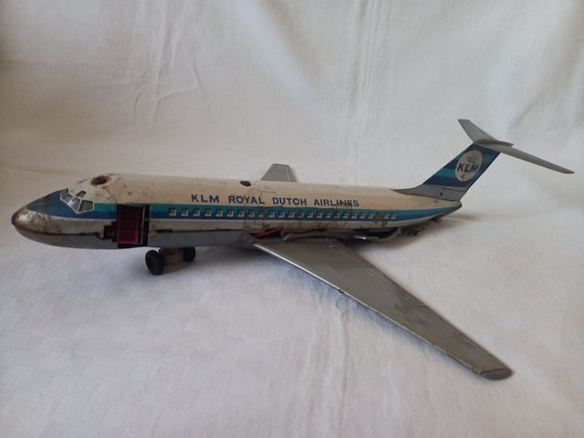 Limeni avion DC 9