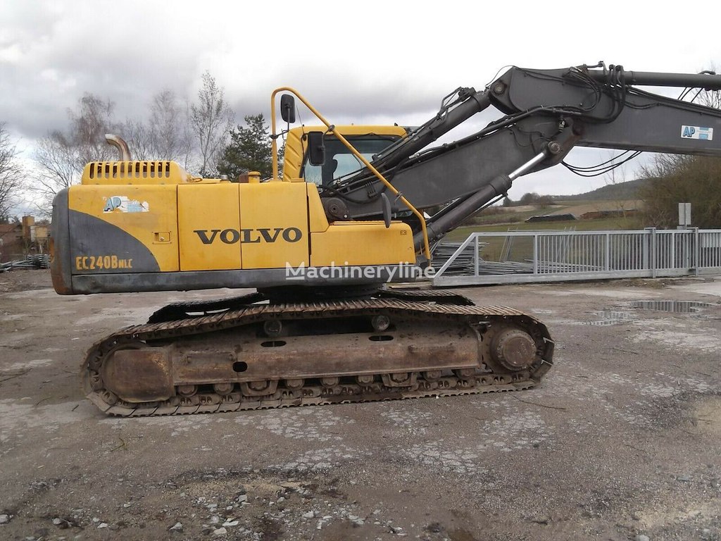 Volvo EC 240 bager guseničar