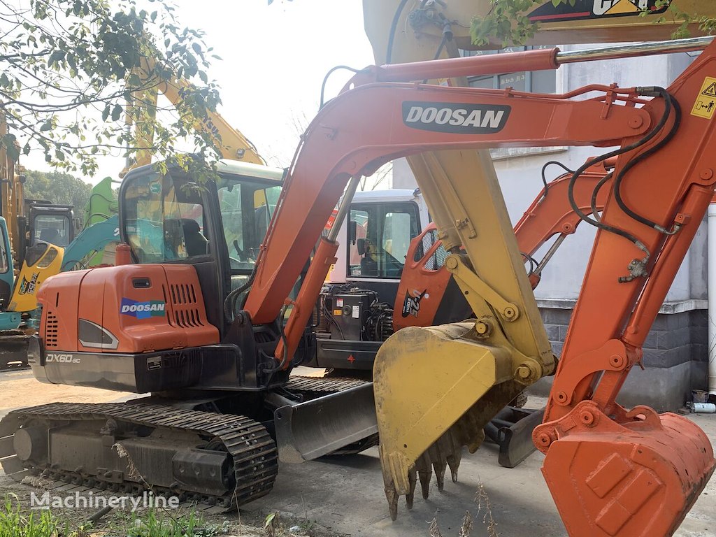 Doosan DX60-3 bager guseničar