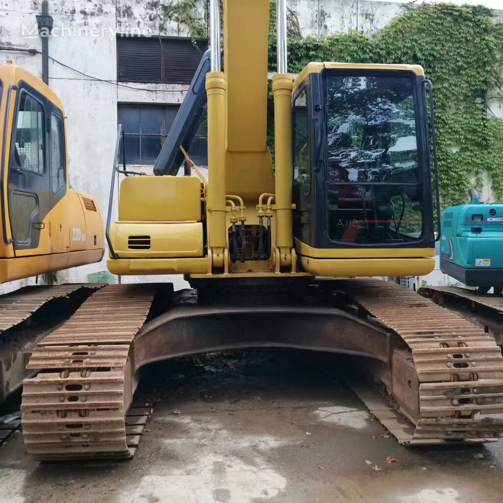 Komatsu PC220-6 bager guseničar