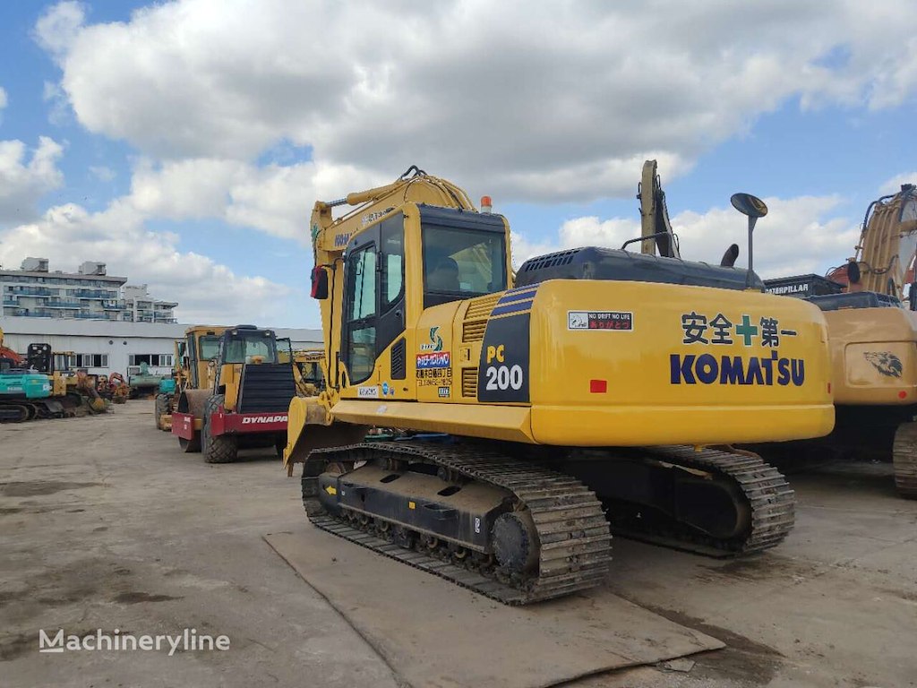 Komatsu PC200-8 bager guseničar