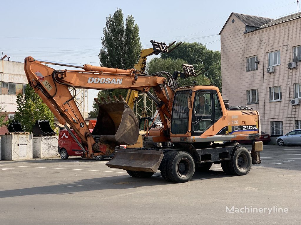 Doosan SOLAR 210W-V bager točkaš