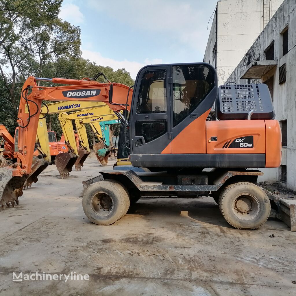 Doosan DX60W bager točkaš