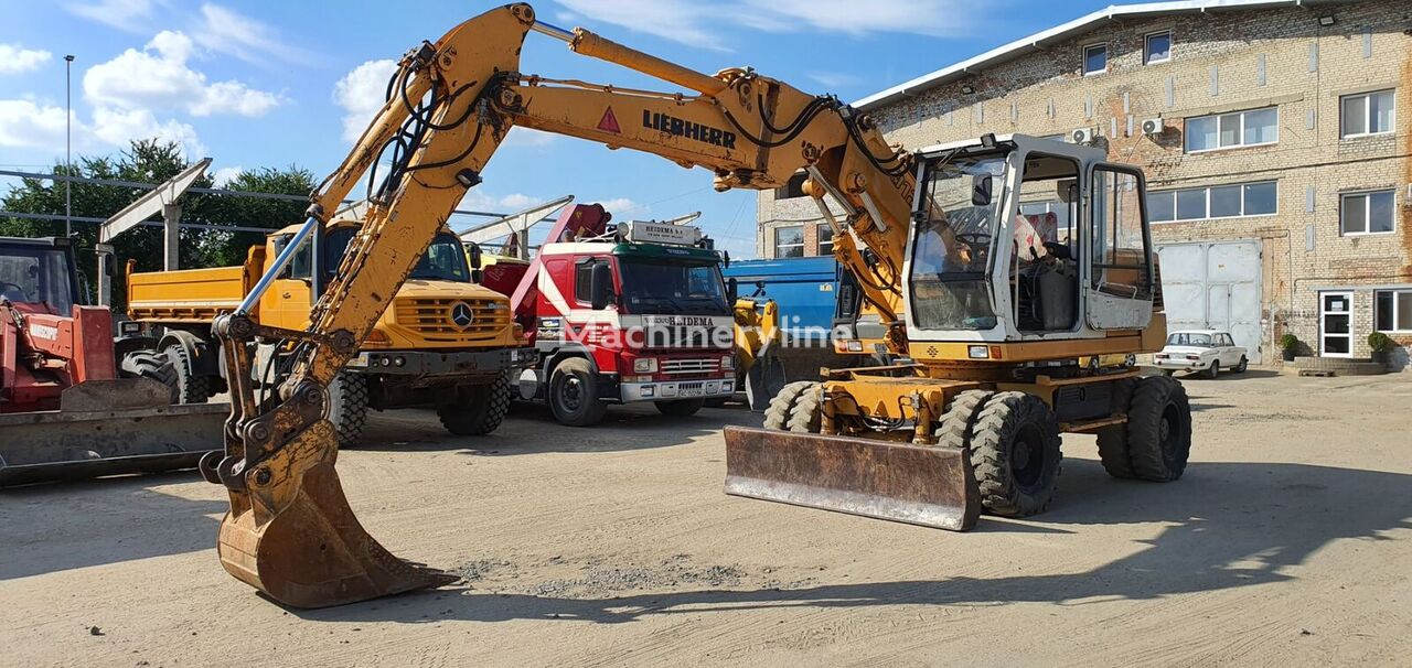 Liebherr A312 bager točkaš