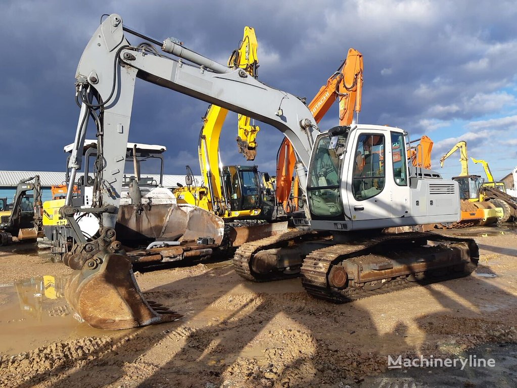 Liebherr R900C bager guseničar