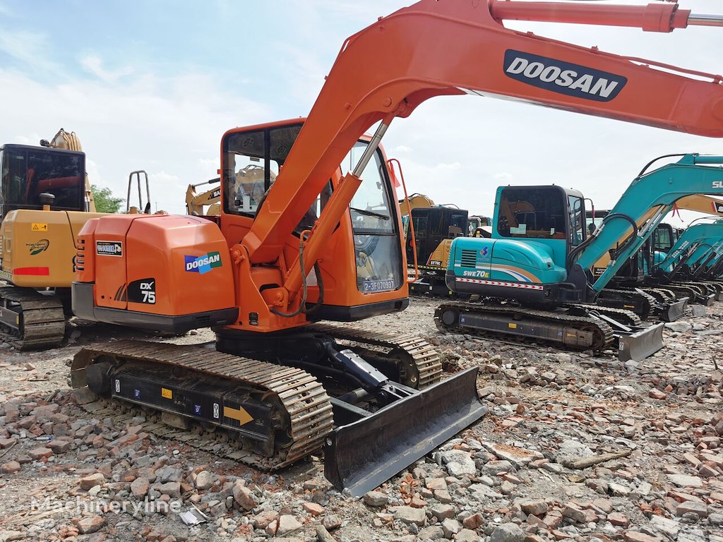 Doosan DX75 bager guseničar