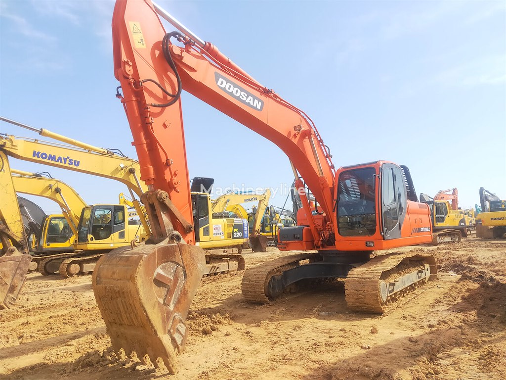 Doosan DX225LC bager guseničar