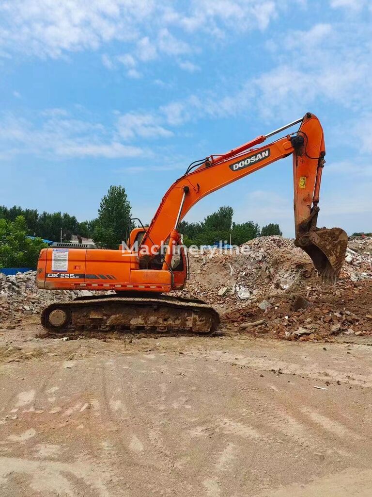 Doosan DX225 bager guseničar