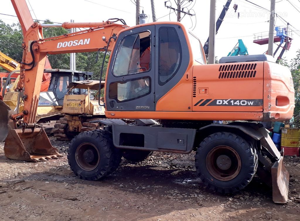 Doosan DX140W bager točkaš