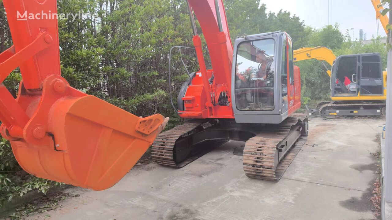 Hitachi ZX225 bager guseničar