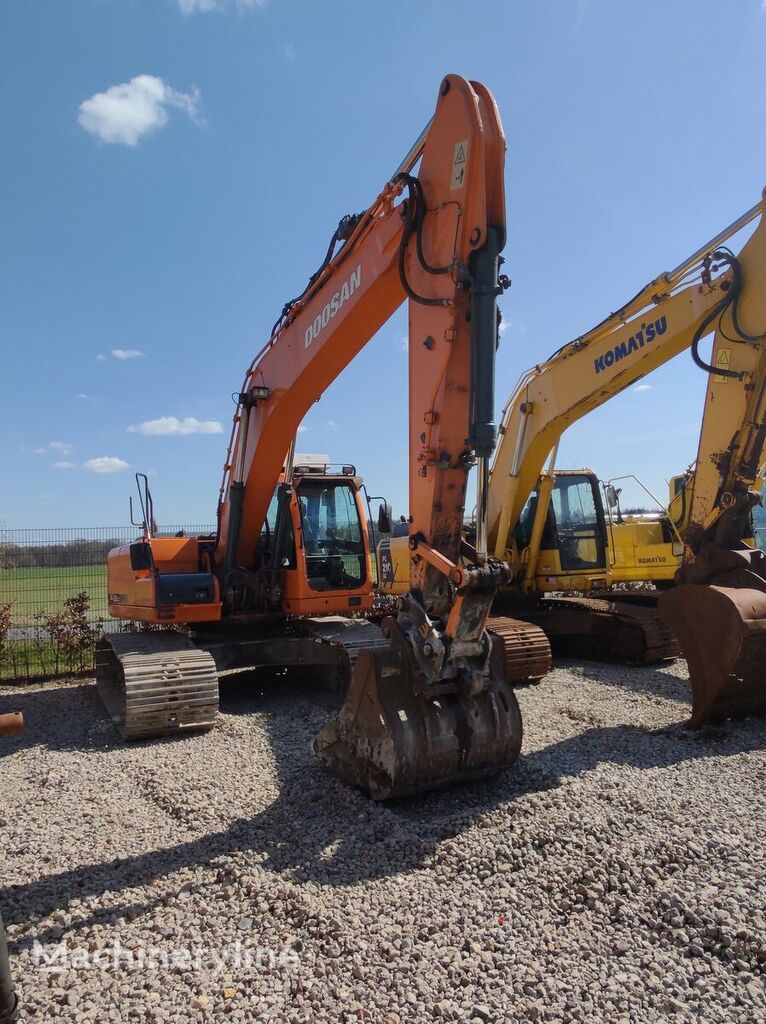 Doosan DX225 bager guseničar