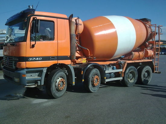 Stetter na šasiji Mercedes-Benz ACTROS 3240 kamion s mešalicom za beton