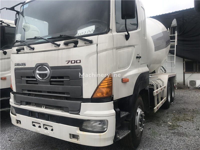 Hino 700 betonska mešalica