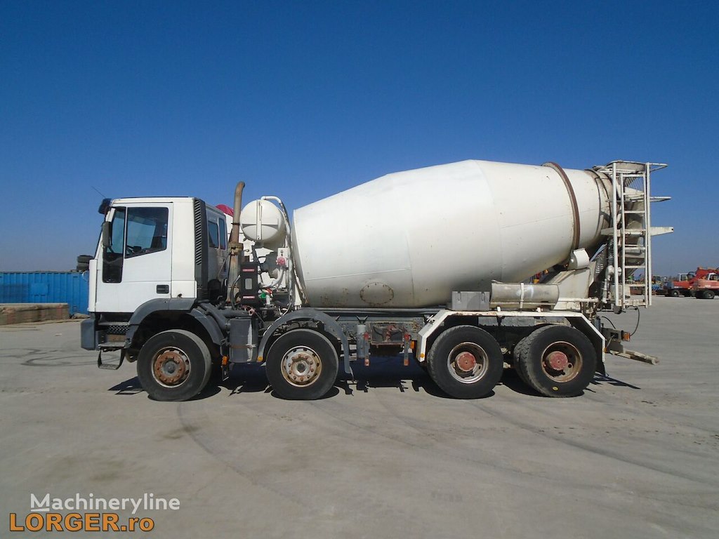 Liebherr na šasiji IVECO Cursor kamion s mešalicom za beton