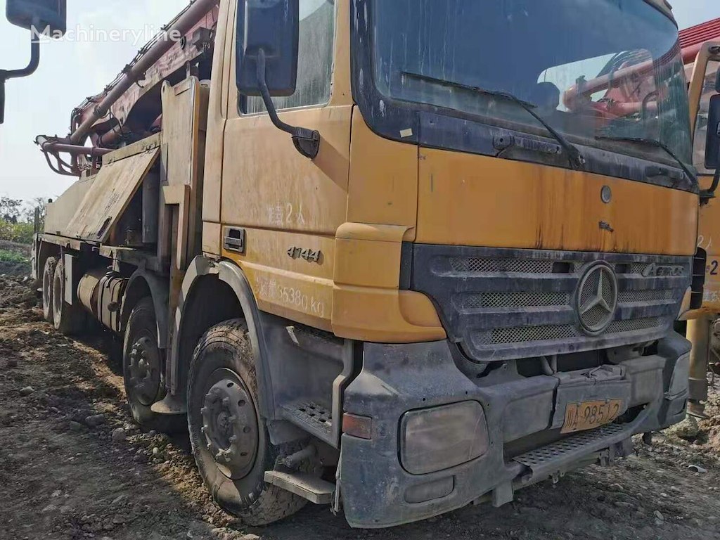 Putzmeister M46-5RZ na šasiji Mercedes-Benz pumpa za beton