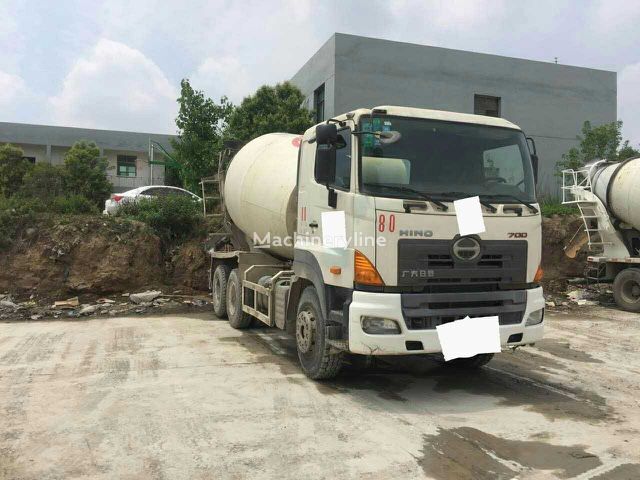 Hino 700 betonska mešalica