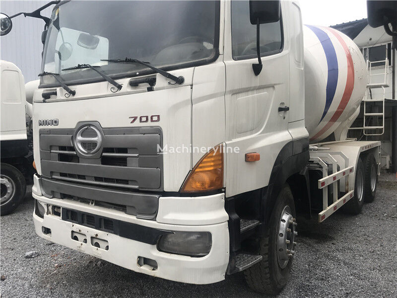 Hino 700 kamion s mešalicom za beton