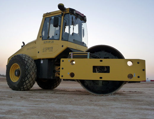 BOMAG BW220D-40 kompaktor s jednim valjkom