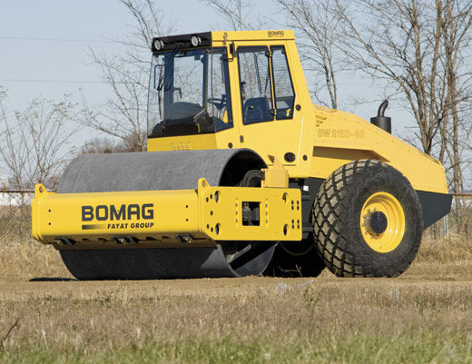 BOMAG BW211D-40 kompaktor s jednim valjkom