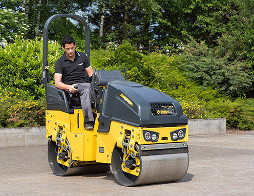 BOMAG BW90AD-5 mali valjak