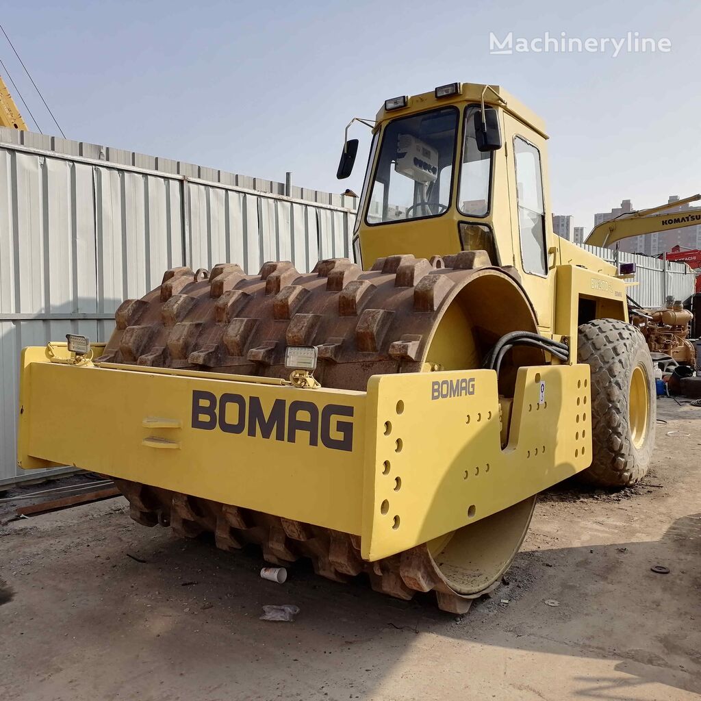 BOMAG BW217D-2 kompaktor s jednim valjkom