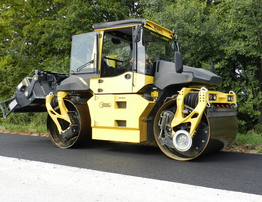 BOMAG BW 174 AP-4f AM valjak za asfalt