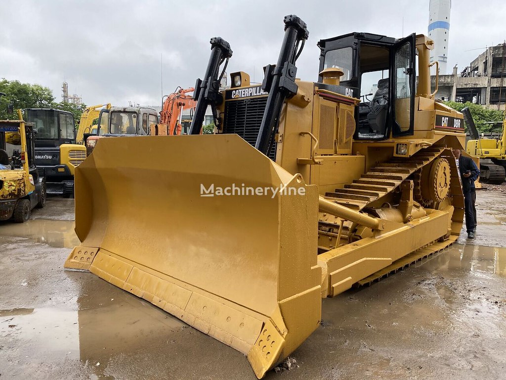 Caterpillar D8R buldožer