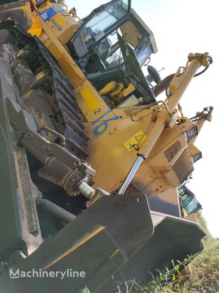 Komatsu D155 buldožer