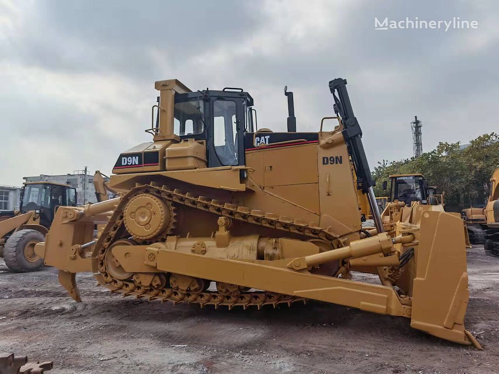 Caterpillar D9N buldožer