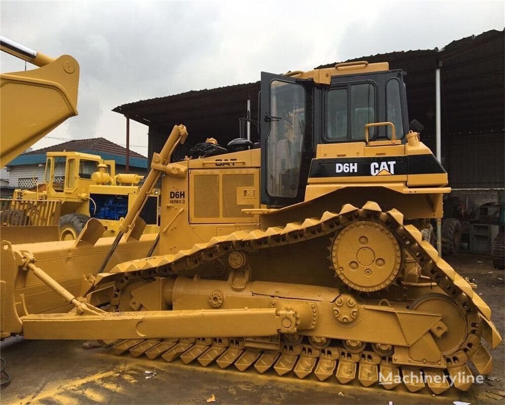 Caterpillar D6H buldožer