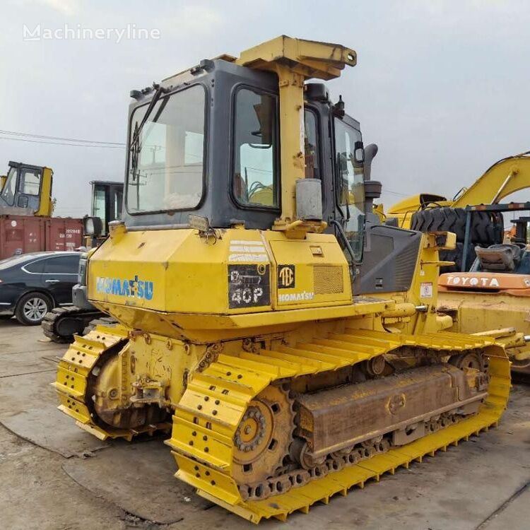 Komatsu D40, D40P buldožer