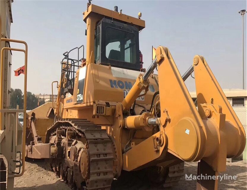 Komatsu D375 buldožer